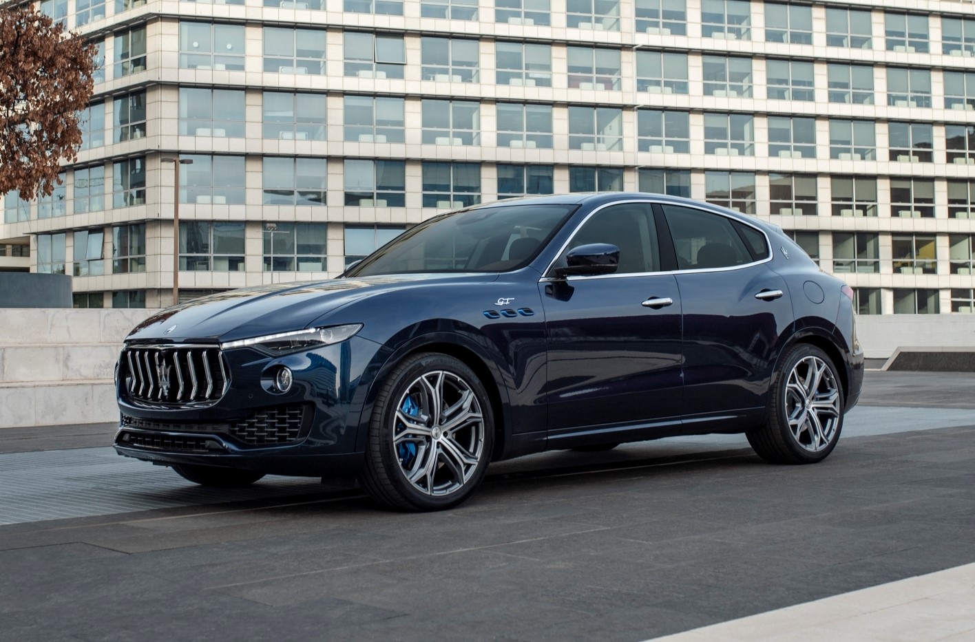 Cars.com Team Praises 2023 Maserati Levante’s Muscular Aesthetics ...